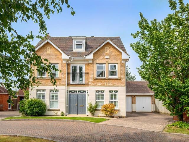 5 bedroom detached house for sale