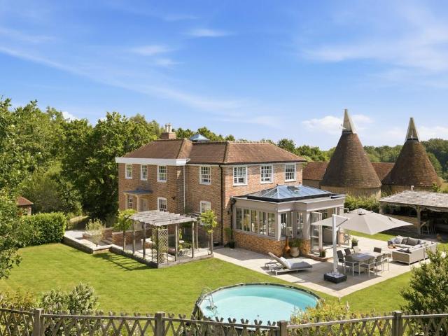 5 bedroom detached house for sale