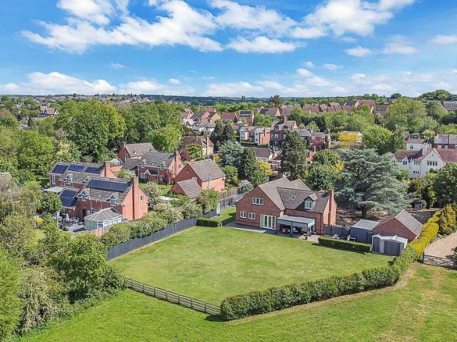 5 bedroom detached house for sale