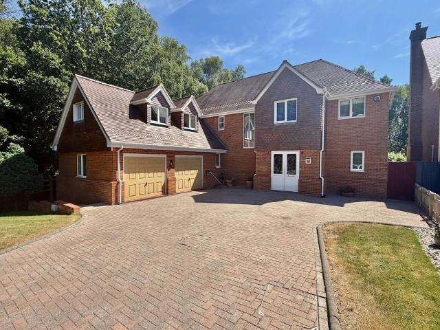 5 bedroom detached house for sale