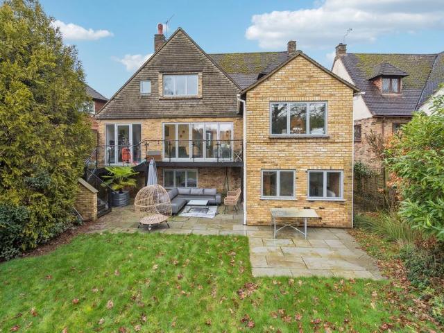 5 bedroom detached house for sale