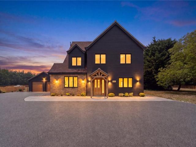 5 bedroom detached house for sale