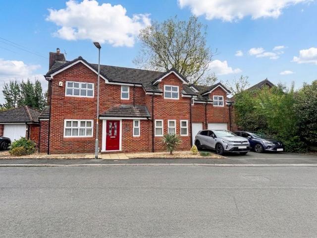 5 bedroom detached house for sale