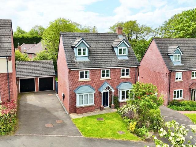 5 bedroom detached house for sale
