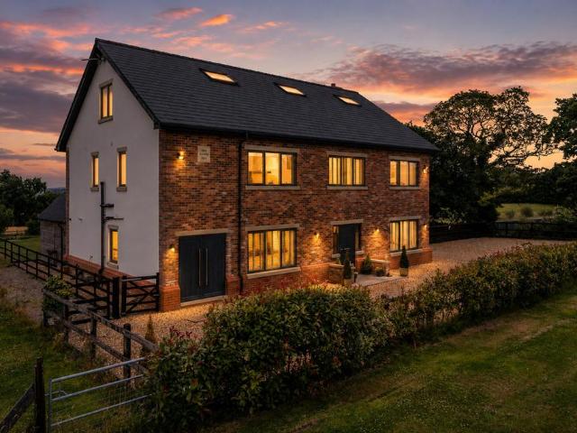 5 bedroom detached house for sale