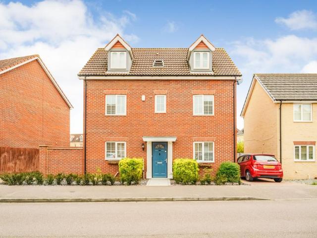 5 bedroom detached house for sale