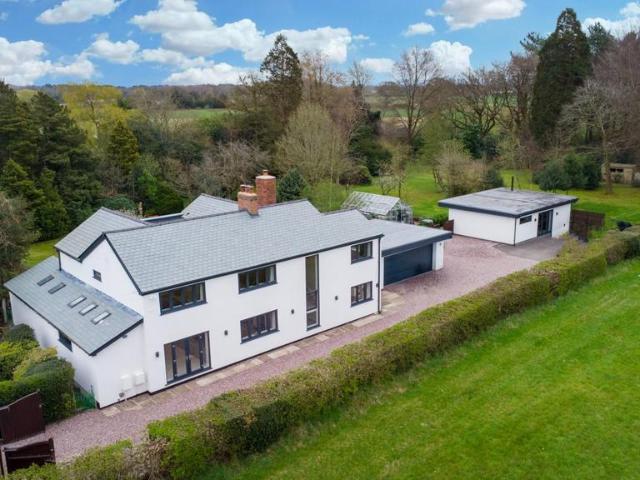 5 bedroom detached house for sale