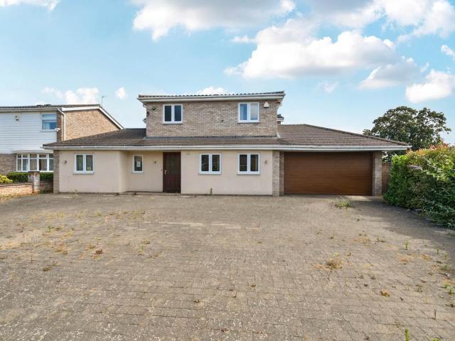 5 bedroom detached house for sale