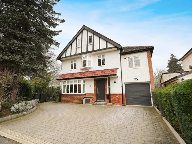 5 bedroom detached house for sale