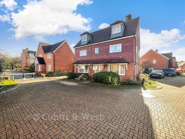 5 bedroom detached house for sale