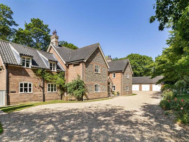 5 bedroom detached house for sale
