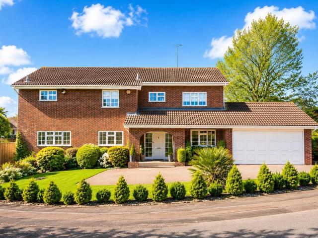 5 bedroom detached house for sale