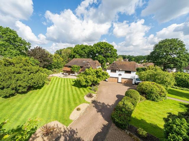5 bedroom detached house for sale