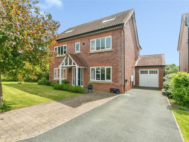 5 bedroom detached house for sale