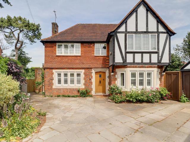 5 bedroom detached house for sale