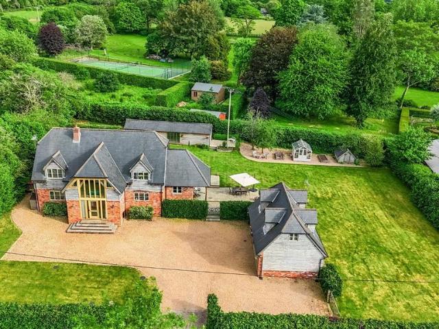 5 bedroom detached house for sale