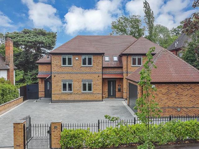 5 bedroom detached house for sale