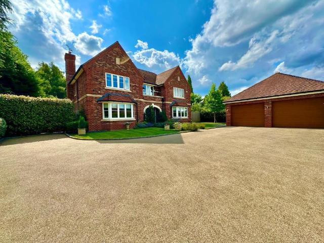 5 bedroom detached house for sale