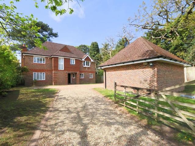 5 bedroom detached house for sale