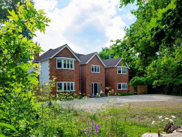 5 bedroom detached house for sale
