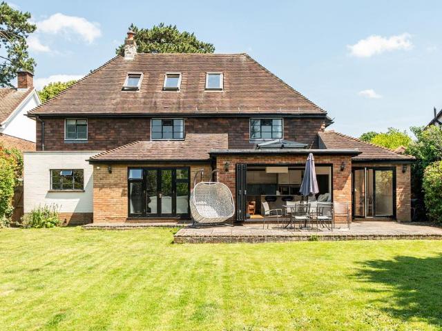 5 bedroom detached house for sale