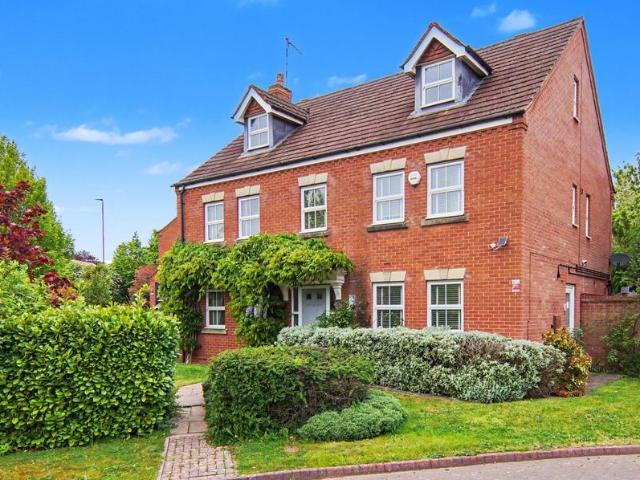 5 bedroom detached house for sale