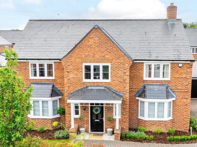 5 bedroom detached house for sale