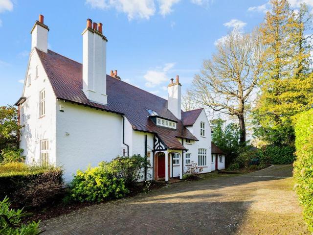 5 bedroom detached house for sale