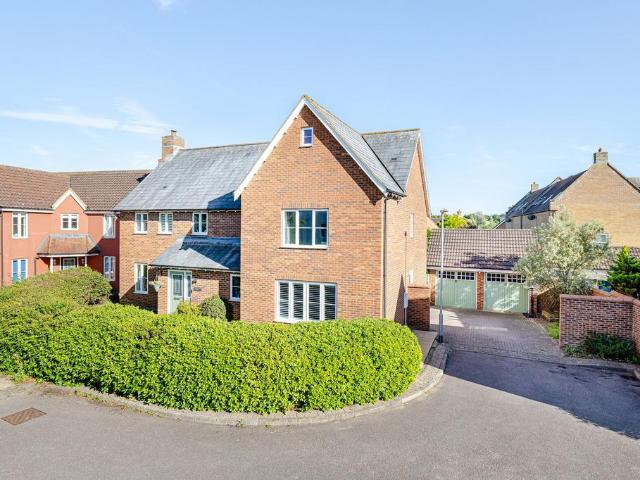 5 bedroom detached house for sale