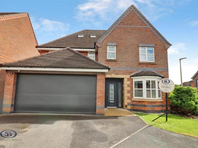 5 bedroom detached house for sale
