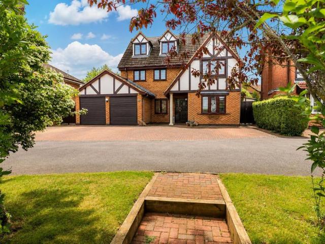 5 bedroom detached house for sale
