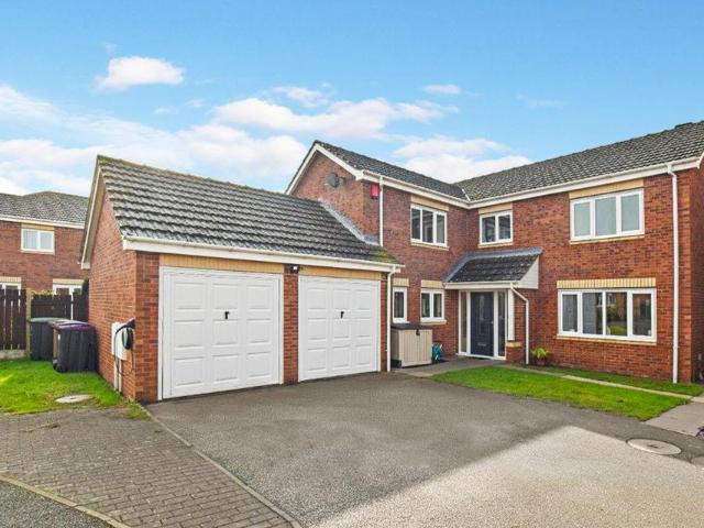 5 bedroom detached house for sale