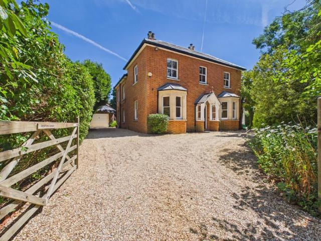 5 bedroom detached house for sale