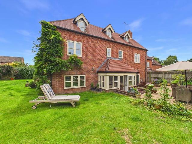 5 bedroom detached house for sale