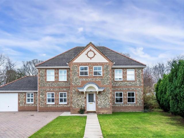 5 bedroom detached house for sale