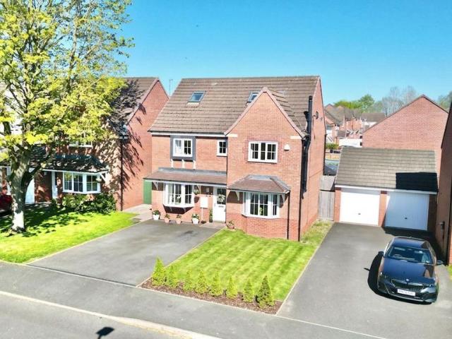 5 bedroom detached house for sale