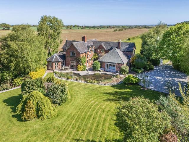 5 bedroom detached house for sale