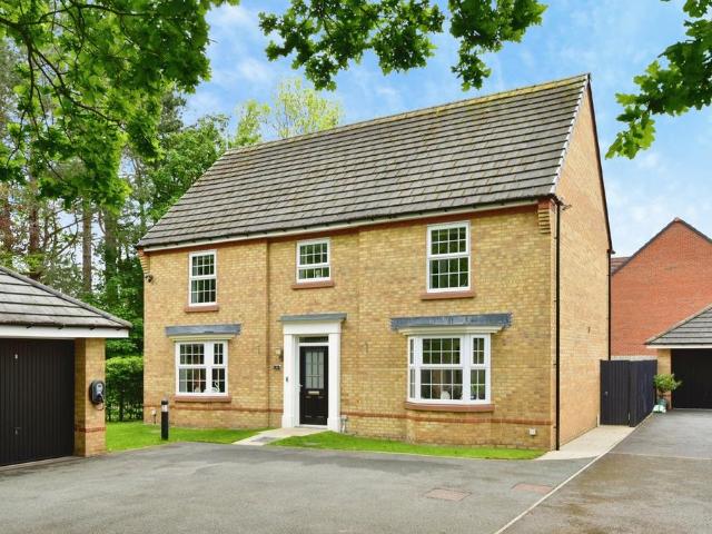 5 bedroom detached house for sale