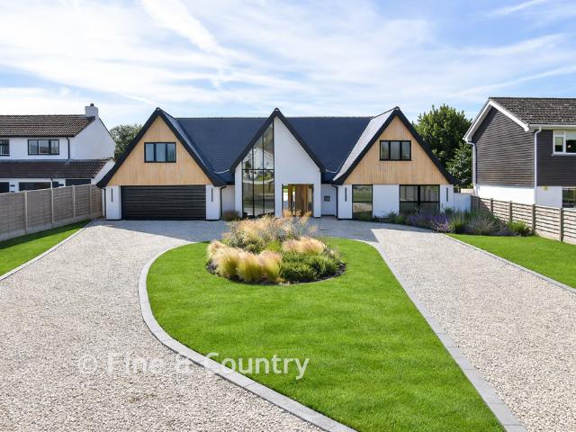 5 bedroom detached house for sale