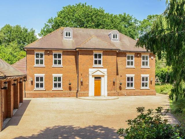 5 bedroom detached house for sale