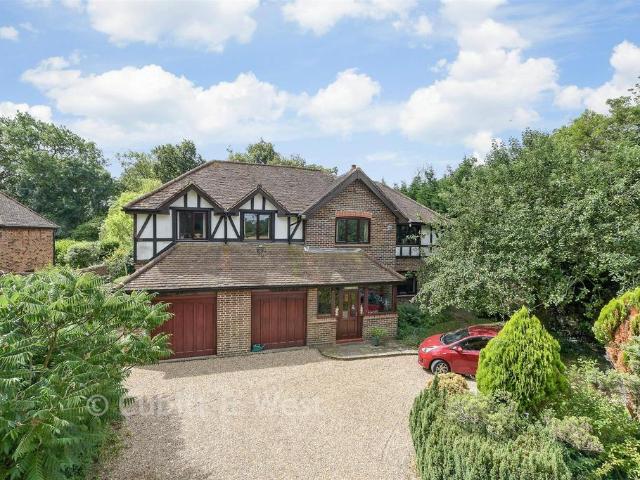 5 bedroom detached house for sale
