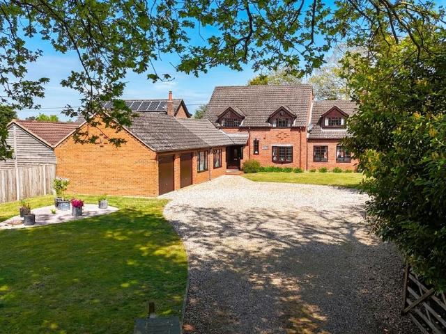 5 bedroom detached house for sale