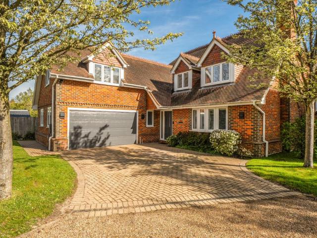 5 bedroom detached house for sale