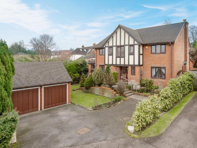 5 bedroom detached house for sale