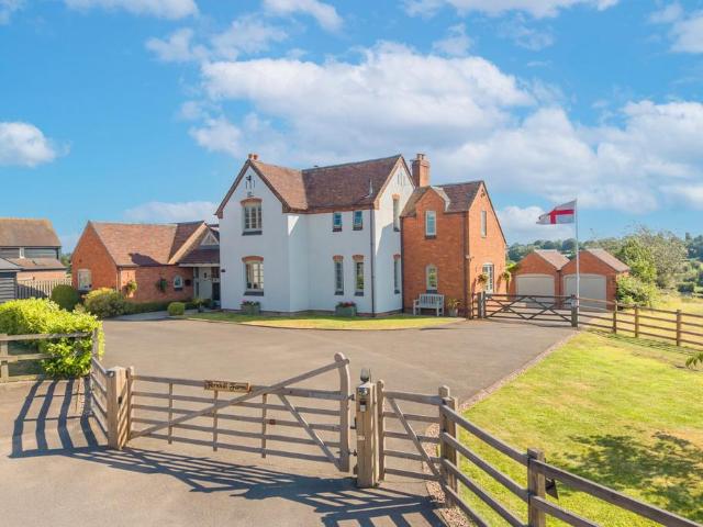 5 bedroom detached house for sale