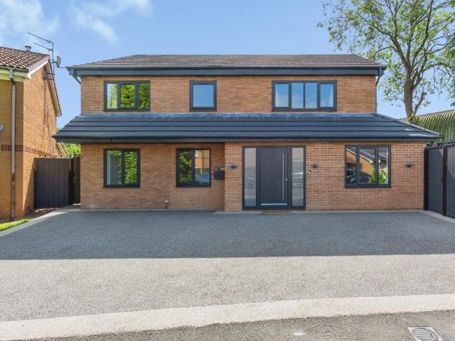 5 bedroom detached house for sale