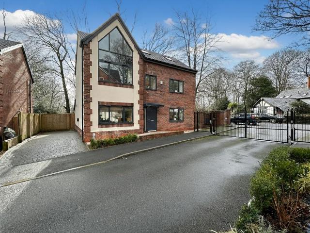 5 bedroom detached house for sale