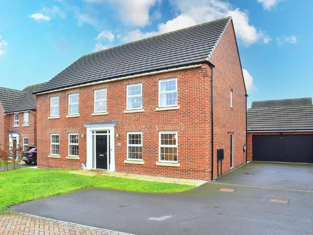 5 bedroom detached house for sale