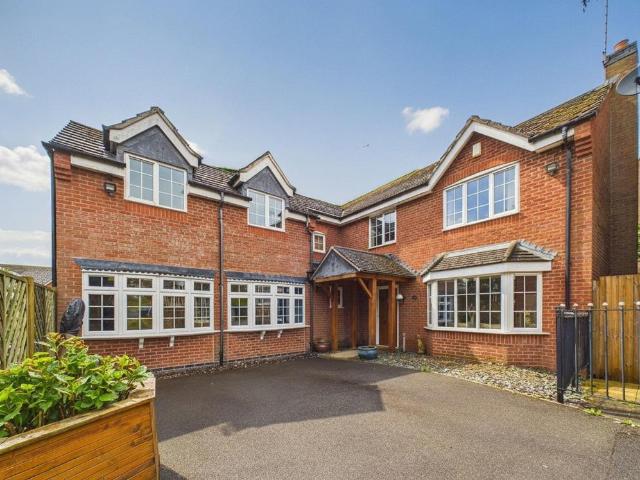 5 bedroom detached house for sale