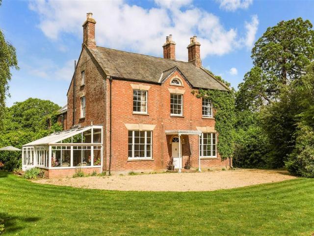 5 bedroom detached house for sale